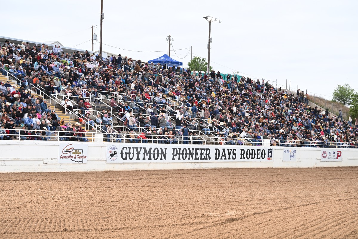 Struxness bolts into Guymon lead! – Guymon Pioneer Days Rodeo